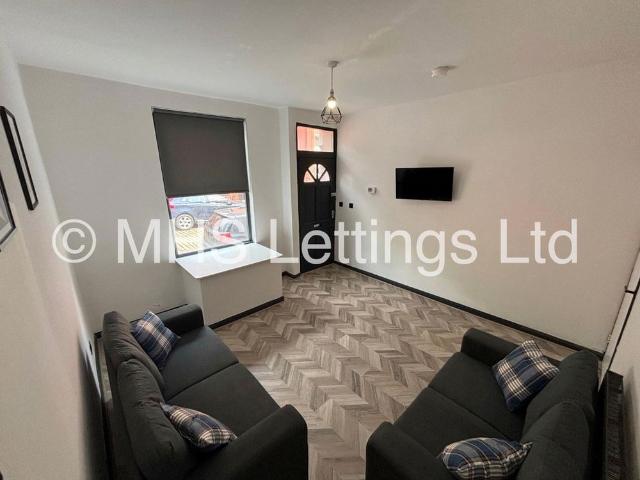 6 Bedroom Mid Terraced House for rent in Welton Place