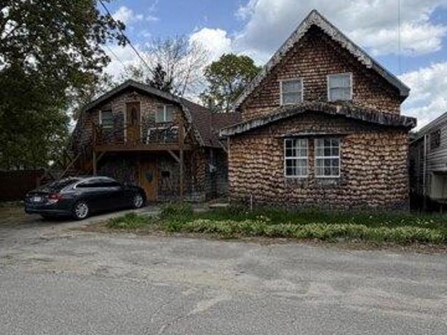 6 bedroom, Millinocket ME 04462 103627362