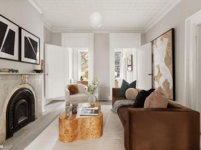 6 bedroom, North Side NY 102245774