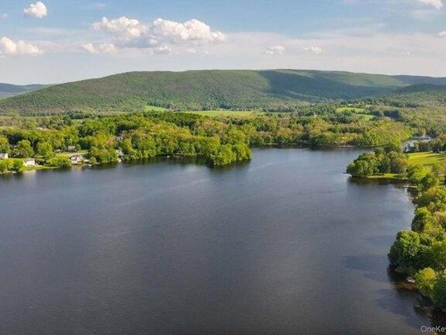 6 bedroom, New Windsor NY 12553 103620702