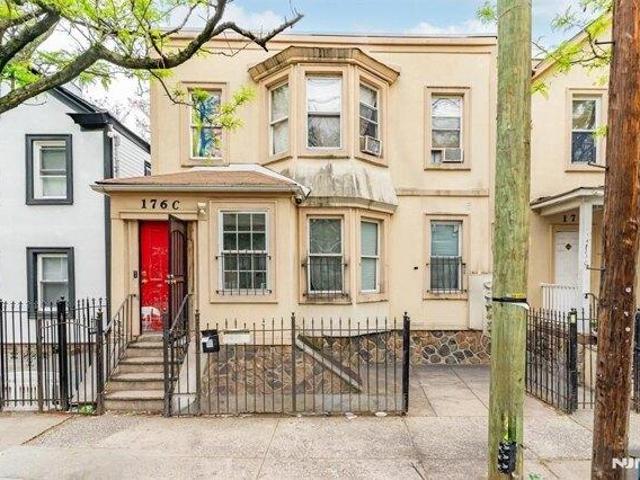 6 bedroom, Newark NJ 07104 102256794