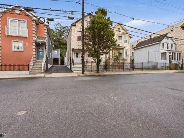 6 bedroom, Newark NJ 07104 104234047