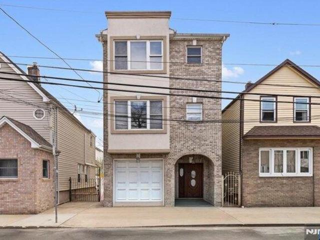 6 bedroom, Newark NJ 07105 102258350