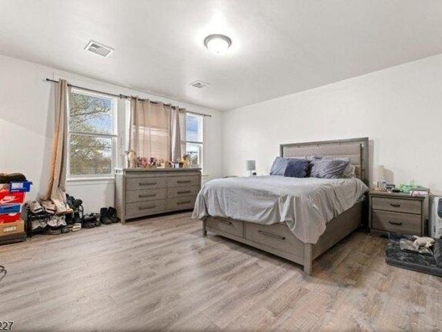 6 bedroom, Newark NJ 07106 102284892