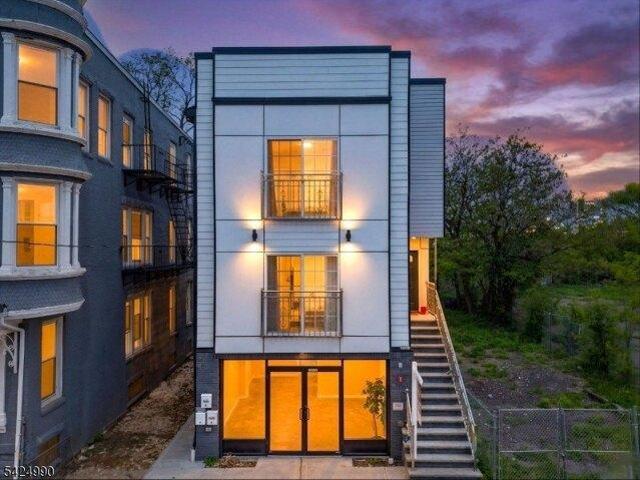 6 bedroom, Newark NJ 07108 102727264
