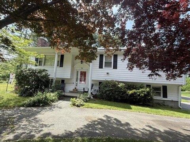 6 bedroom, Somerset MA 02726 103019485
