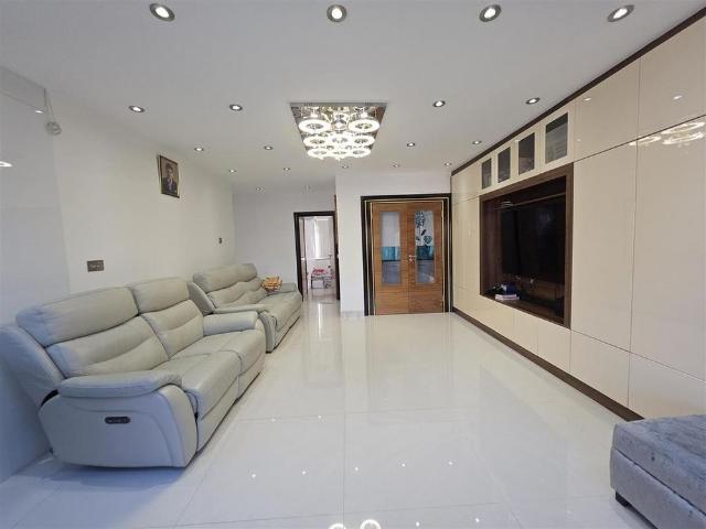 6 bedroom semi detached bungalow to rent