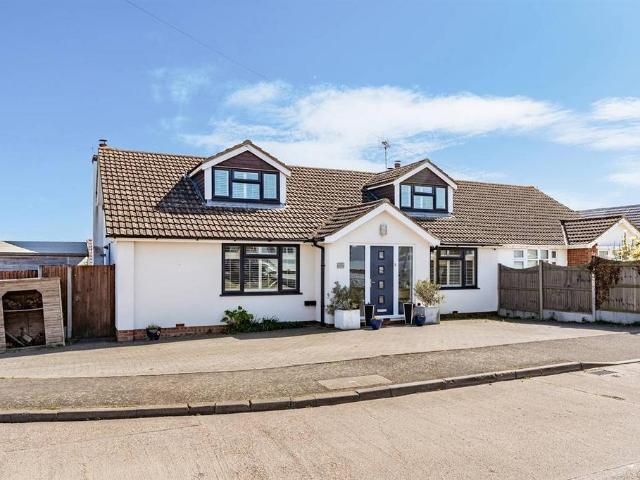 6 bedroom semi detached bungalow for sale