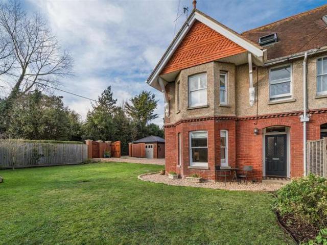6 Bedroom Semi Detached House