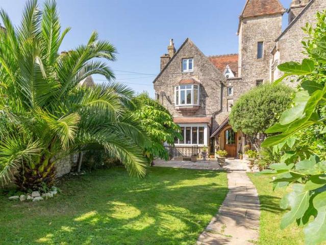 6 Bedroom Semi Detached House