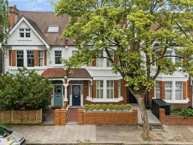 6 Bedroom Semi Detached House