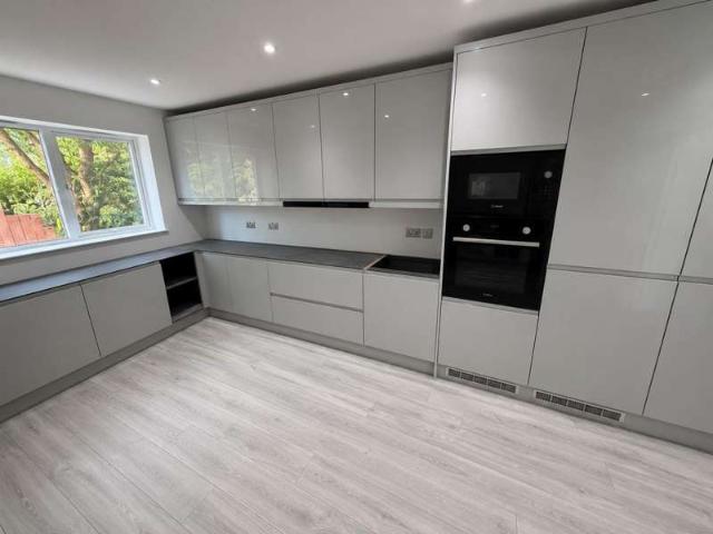 6 Bedroom Semi Detached House
