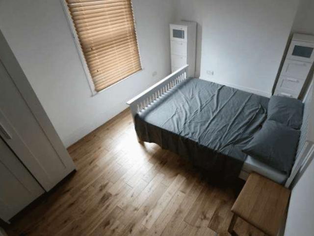 6 Bedroom Semi Detached House