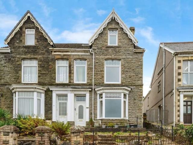 6 Bedroom Semi Detached House