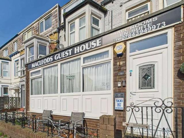 6 Bedroom Semi Detached House
