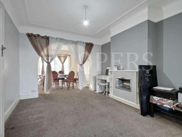 6 Bedroom Semi Detached House