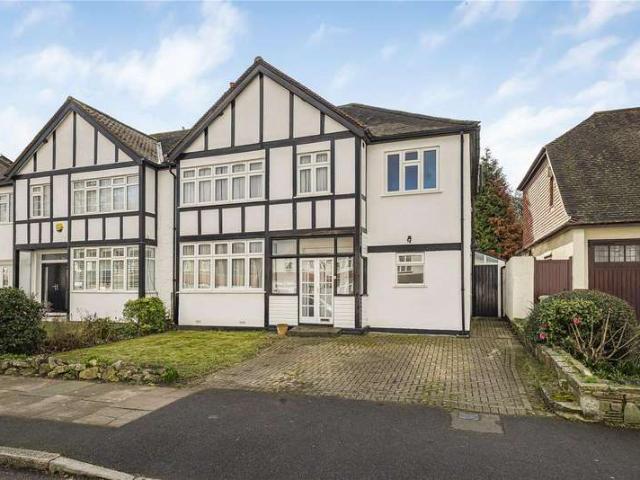 6 Bedroom Semi Detached House