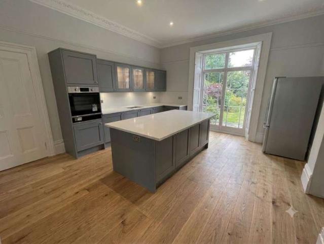 6 Bedroom Semi Detached House