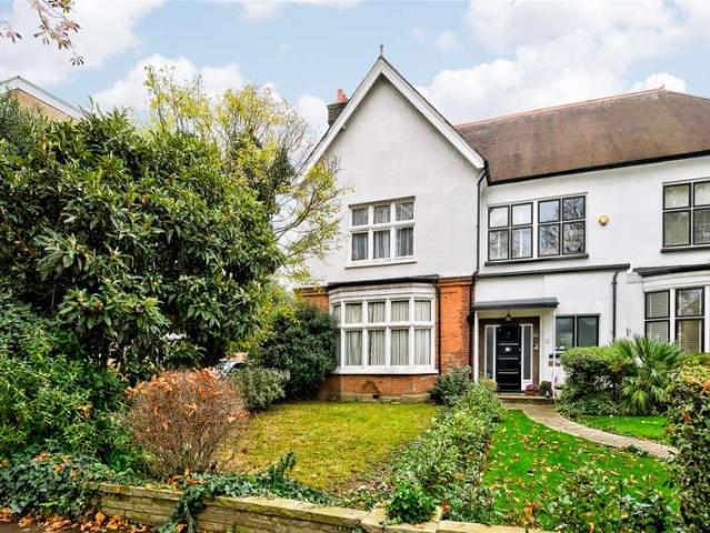 6 Bedroom Semi Detached House