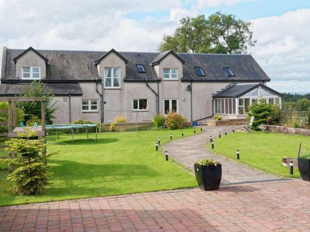 6 Bedroom Semi Detached House