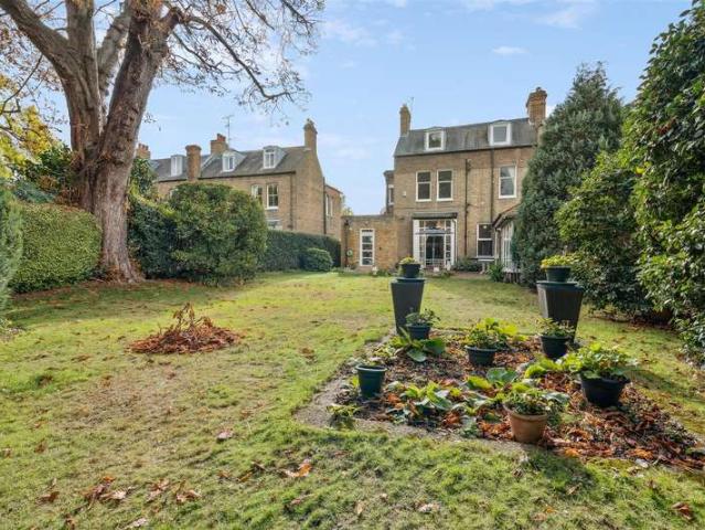 6 Bedroom Semi Detached House