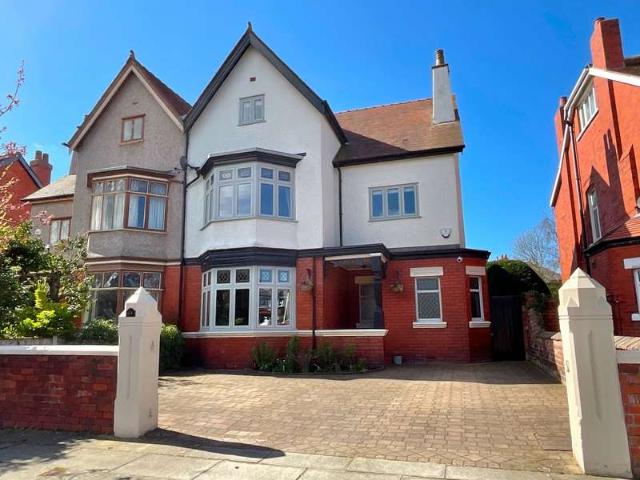 6 Bedroom Semi Detached House