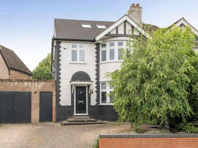 6 Bedroom Semi Detached House