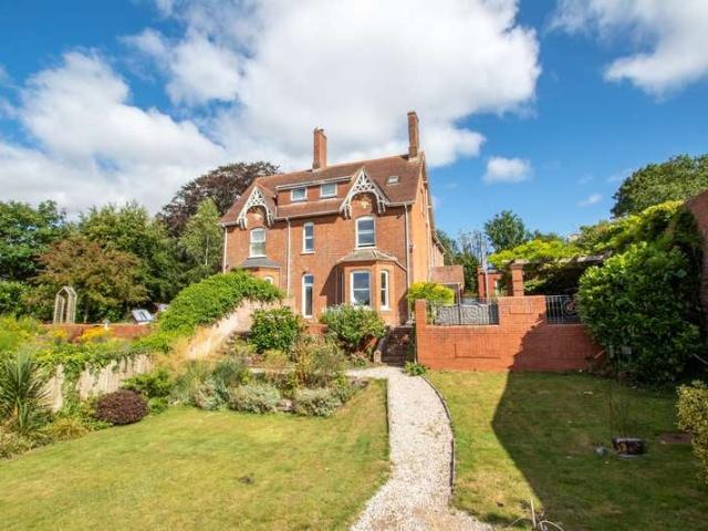 6 Bedroom Semi Detached House