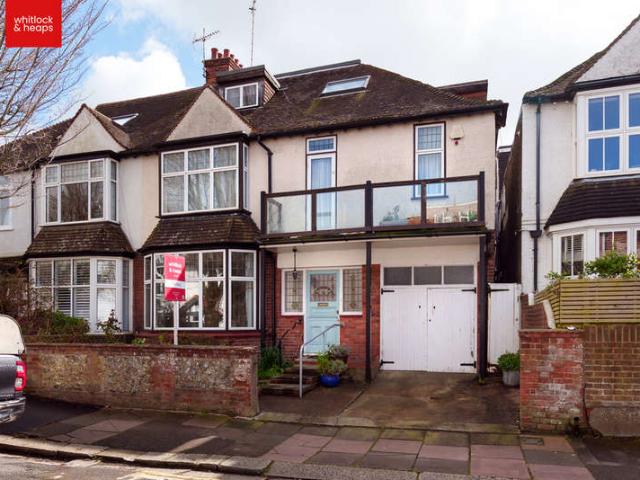 6 Bedroom Semi Detached House