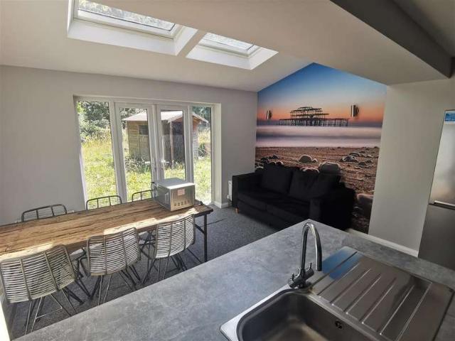 6 Bedroom Semi Detached House
