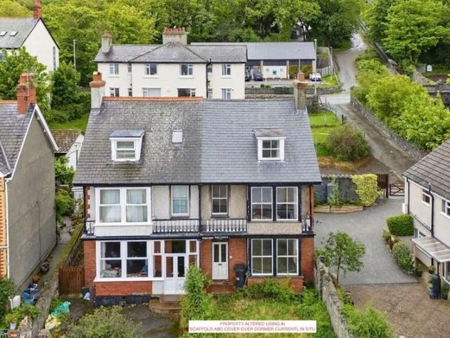 6 Bedroom Semi Detached House