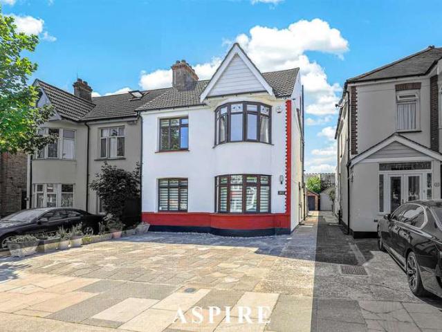 6 Bedroom Semi Detached House