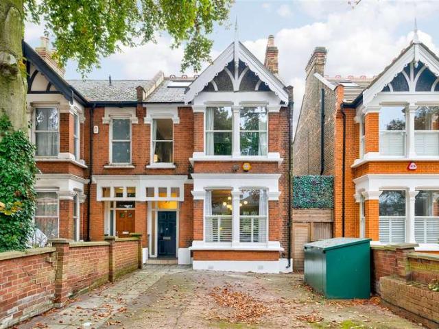 6 Bedroom Semi Detached House