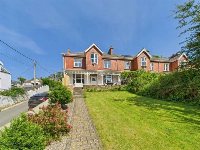 6 Bedroom Semi Detached House