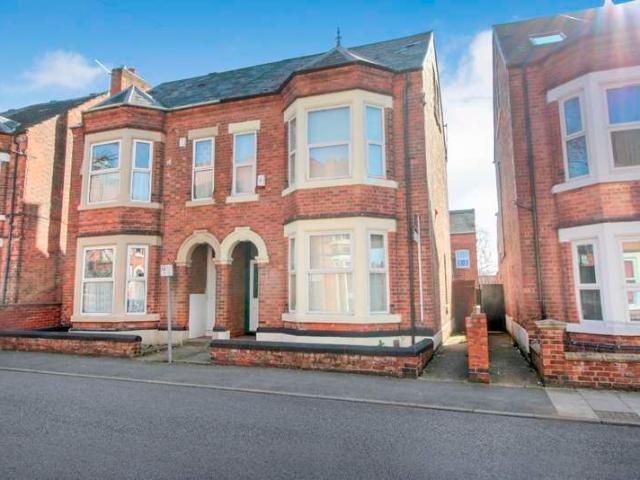 6 Bedroom Semi Detached House