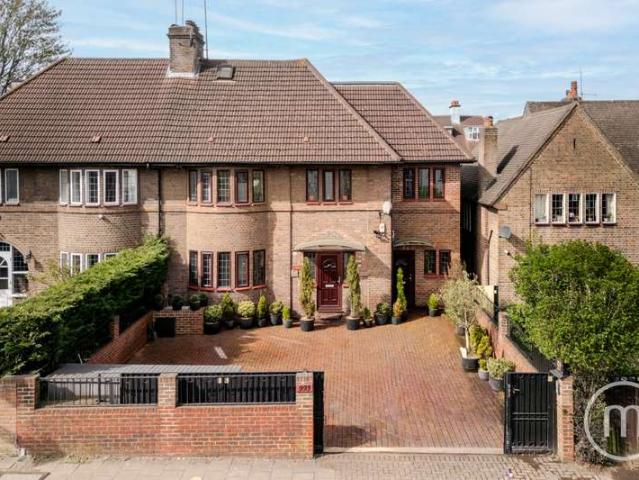 6 Bedroom Semi Detached House