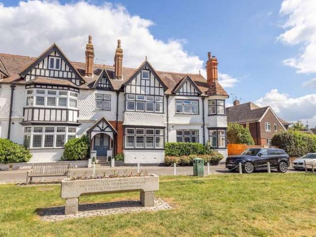 5 Bedroom Semi Detached House