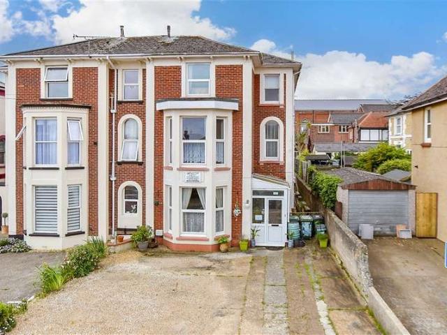 6 Bedroom Semi Detached House