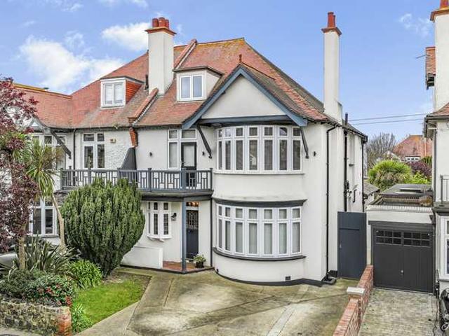 6 Bedroom Semi Detached House