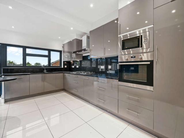 6 Bedroom Semi Detached House