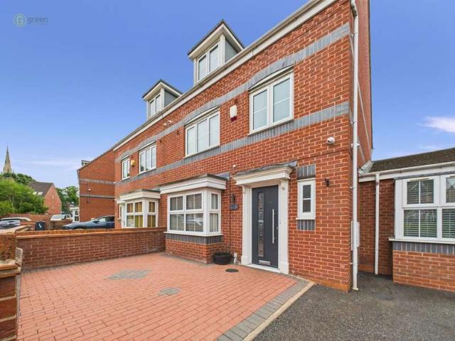 6 Bedroom Semi Detached House
