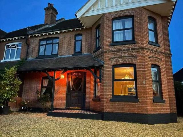 6 Bedroom Semi Detached House