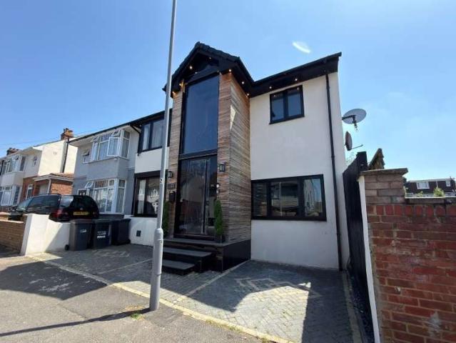 6 Bedroom Semi Detached House