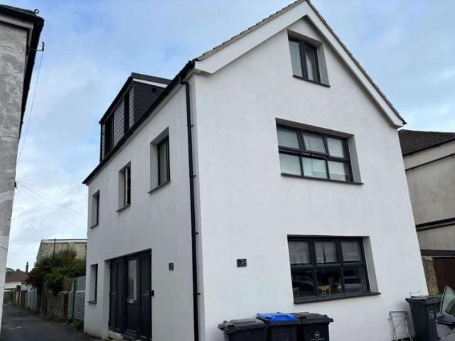 6 Bedroom Semi Detached House