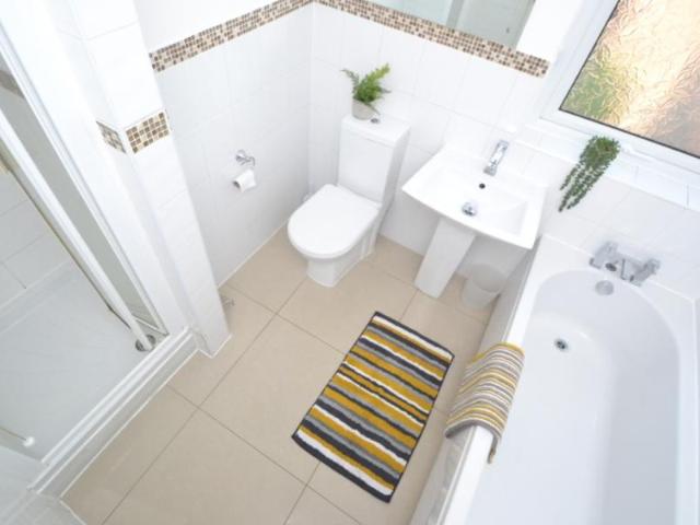 6 bedroom Semi detached house To Let