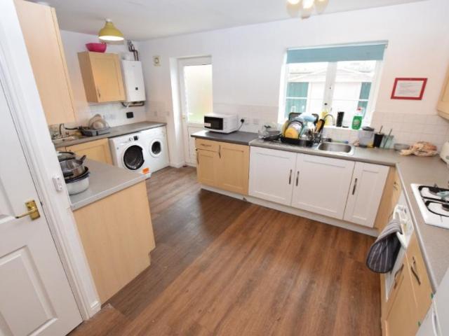 6 bedroom Semi detached house To Let