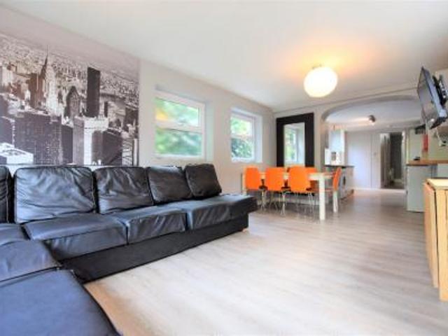 6 bedroom Semi detached house To Let