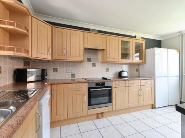 6 bedroom Semi detached house To Let