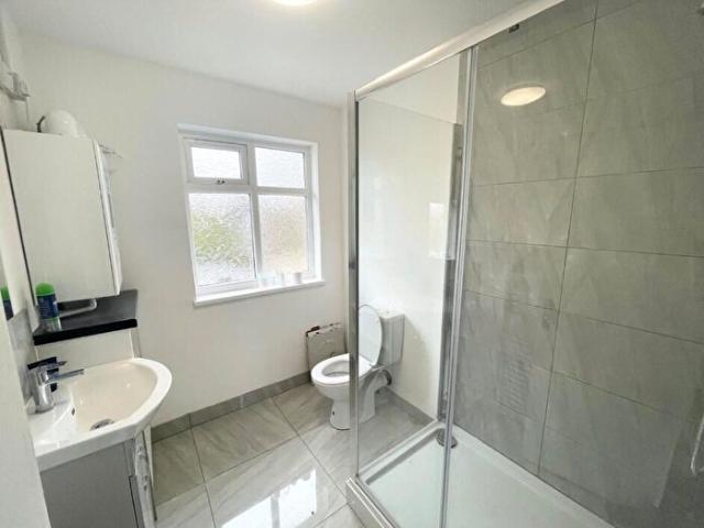 6 Bedroom Semi Detached House To Rent In Coventry Road, Beeston, NG9