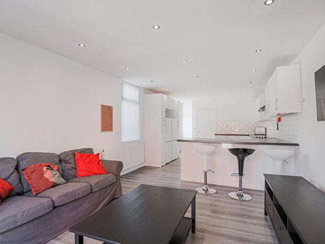 6 Bedroom Semi Detached House To Rent In Irving Road, Coventry, CV1